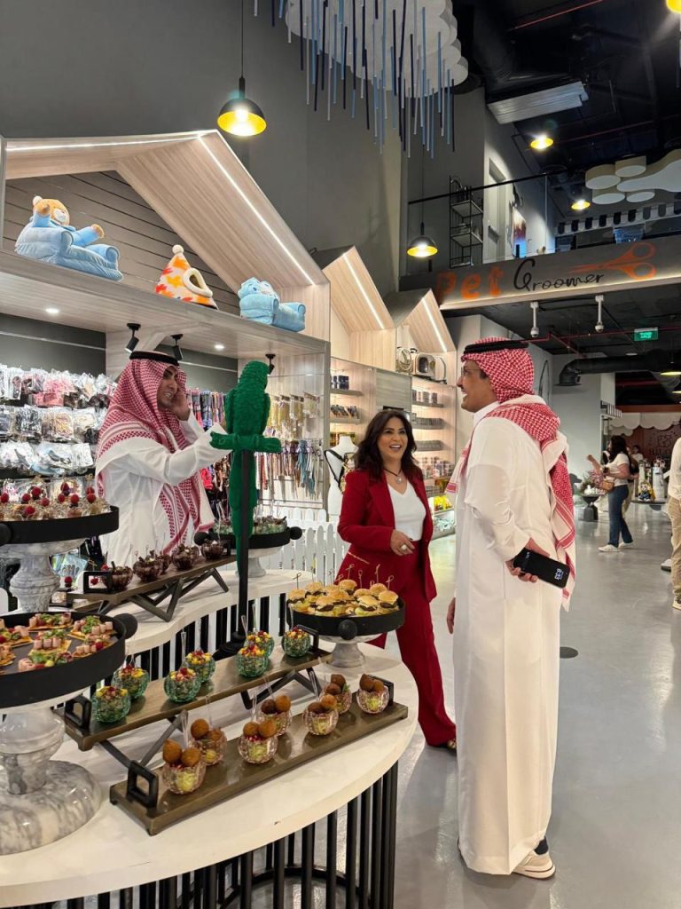 نوال الكويتية برفقة منسق الحفلات عبدالله الجبر في أحدث ظهور